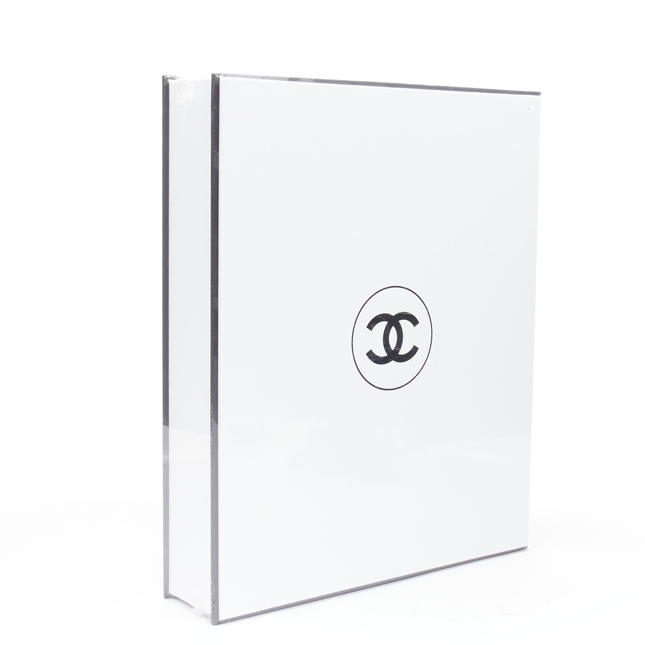 new CHANEL 2021 No.5 Story of a Perfume hardcover book Pauline Dreyfus ...