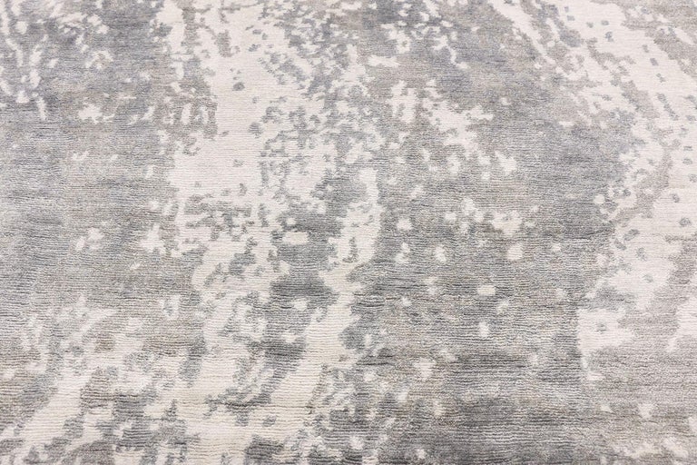 New Contemporary Gray Area Rug with Grunge Art Style For Sale at 1stDibs