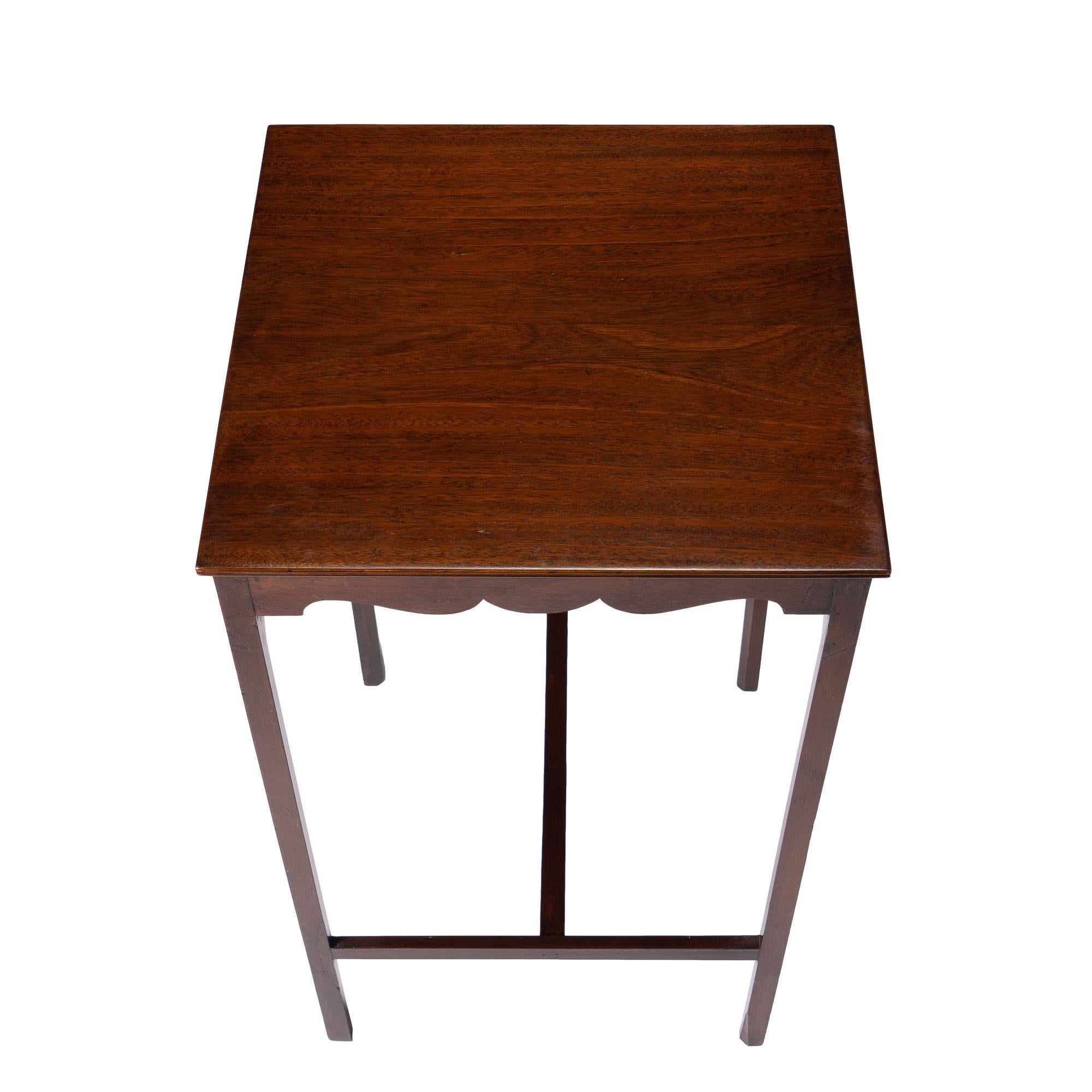 New England Hepplewhite Dressing Stand For Sale at 1stDibs