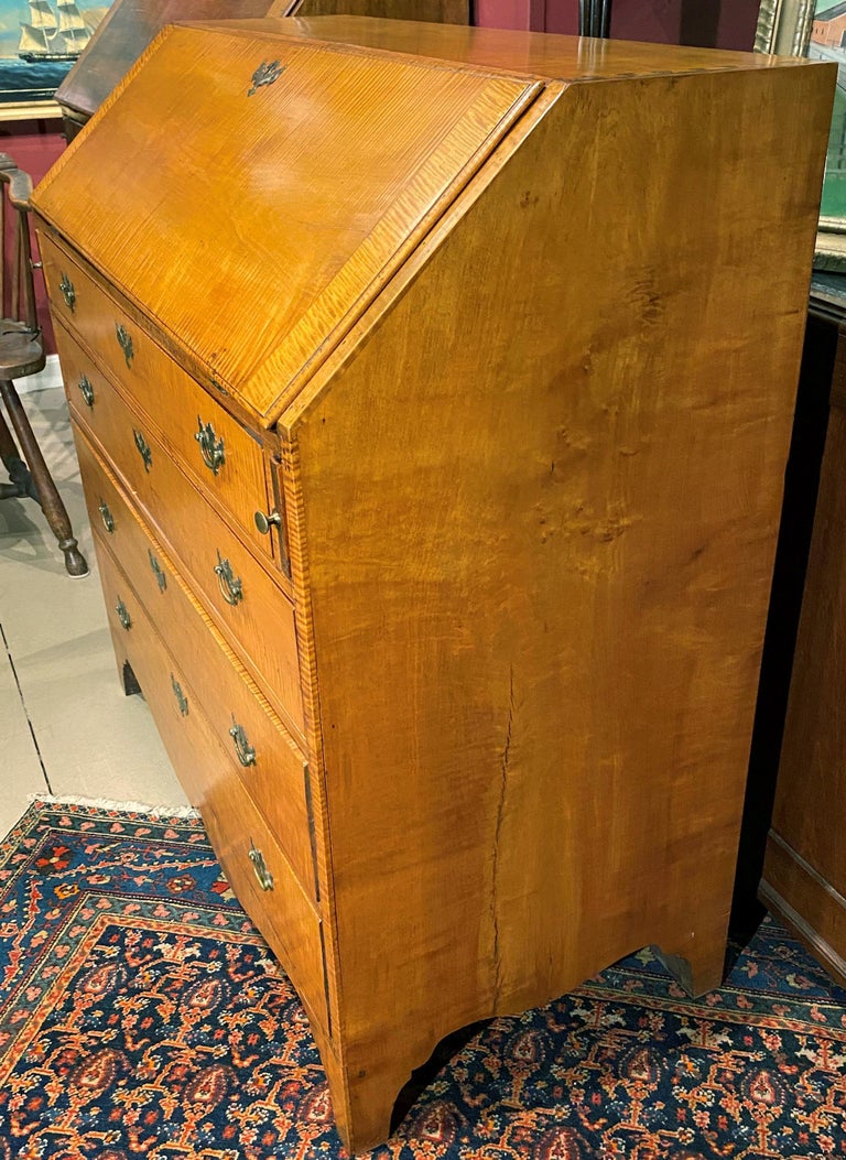 New England Tiger Maple Slant Front Desk circa 1780-90 For Sale at 1stDibs