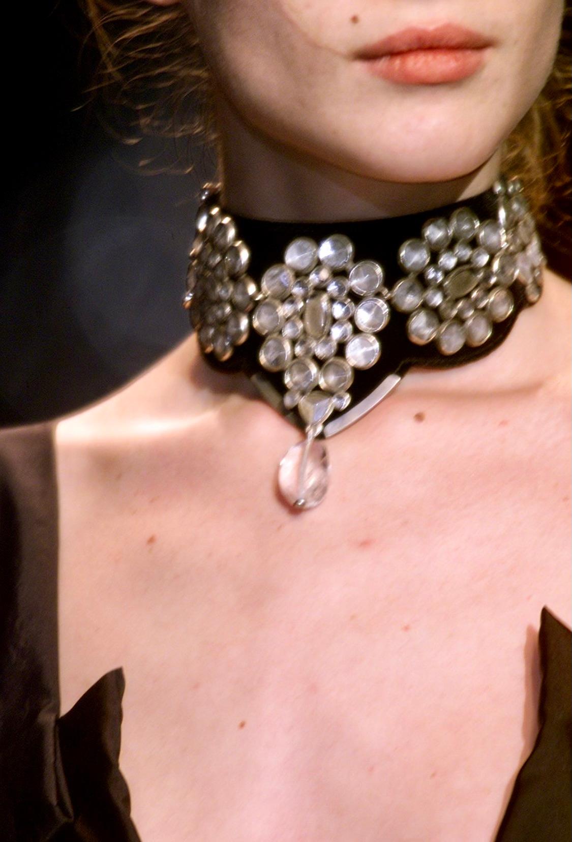 New F/W 2002 Yves Saint Laurent by Tom Ford Velvet Convertible Choker ...