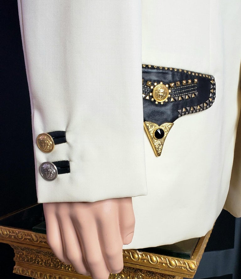 New GIANNI VERSACE BEIGE EMBELLISED WOOL BLAZER JACKET For Sale at 1stDibs