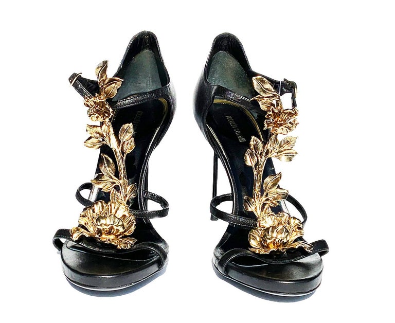 New Roberto Cavalli 3 D Gold Tone Flowers Embellished T-Strap Sandals ...