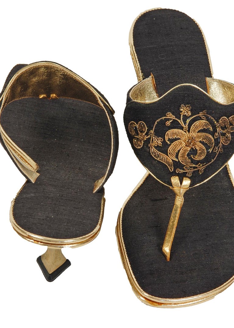 New Taj of India Black Silk Thong Slipper Pump w Pyramid Kitten Heel ...