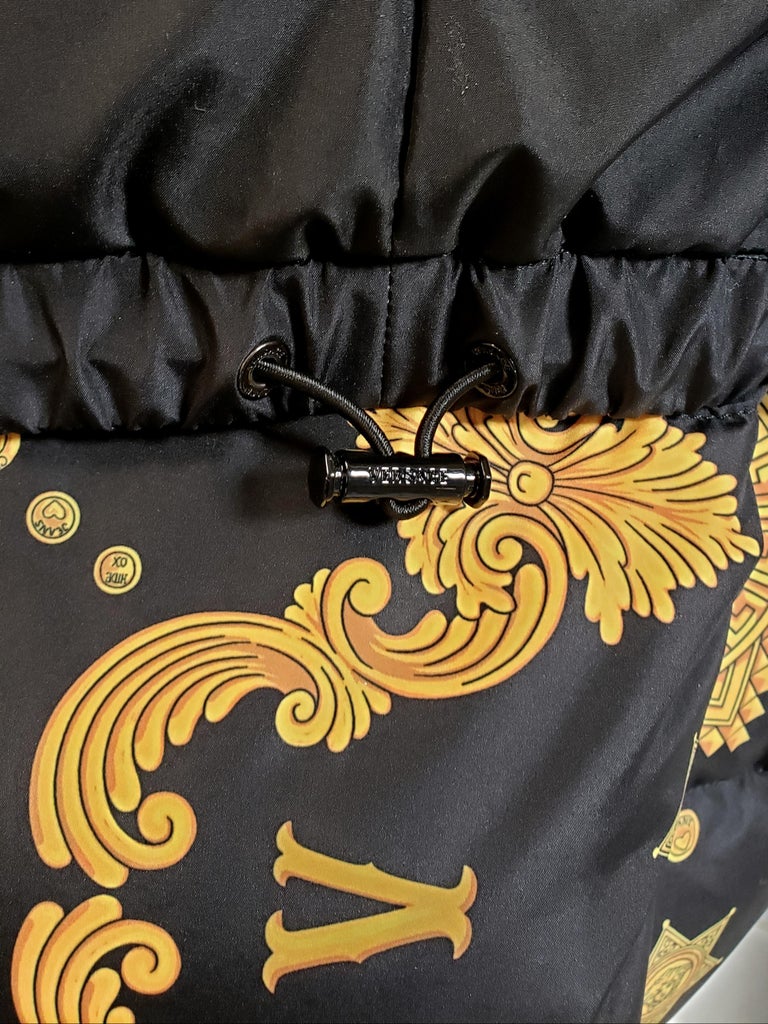 New VERSACE BLACK BAROQUE PRINT GOOSE DOWN PUFFER JACKET 50 - 40 (L) at ...