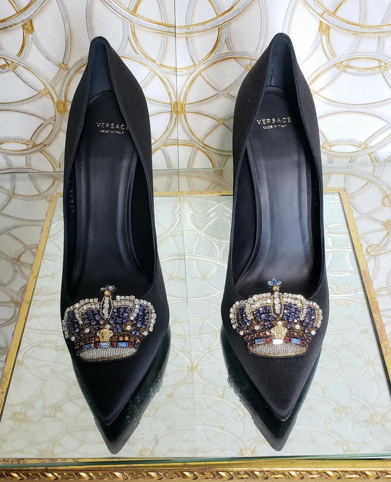 S/2018 New VERSACE Rock N' Royalty Satin Pumps In Black Sz 10 For Sale ...