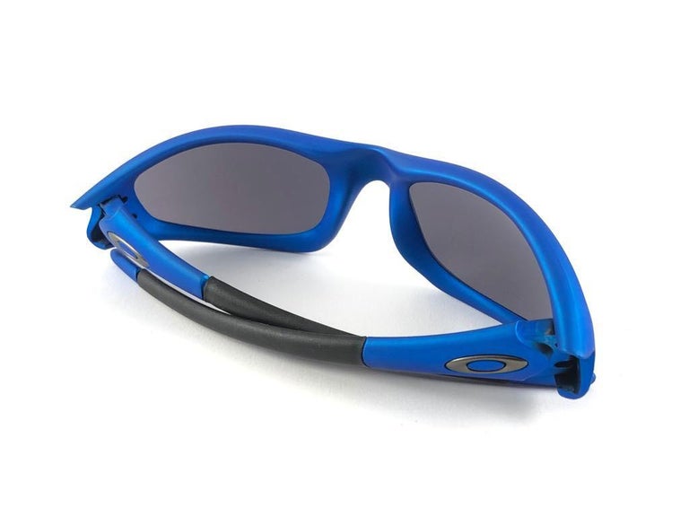 New Vintage Rare Oakley Sports Electric Blue 1999 Sunglasses For Sale at 1stDibs