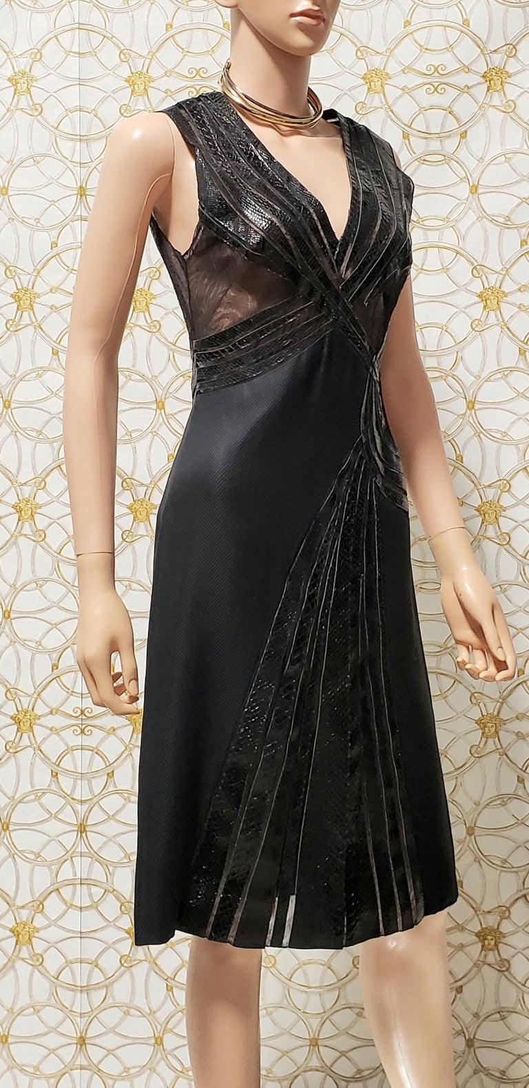 Rare VINTAGE VERSACE BLACK DRESS 42 - 8 For Sale at 1stDibs