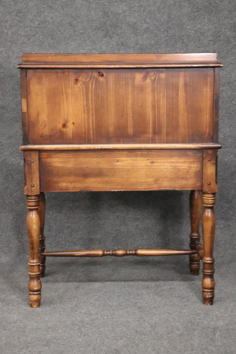 Nice Americana Style Colonial Desk at 1stDibs