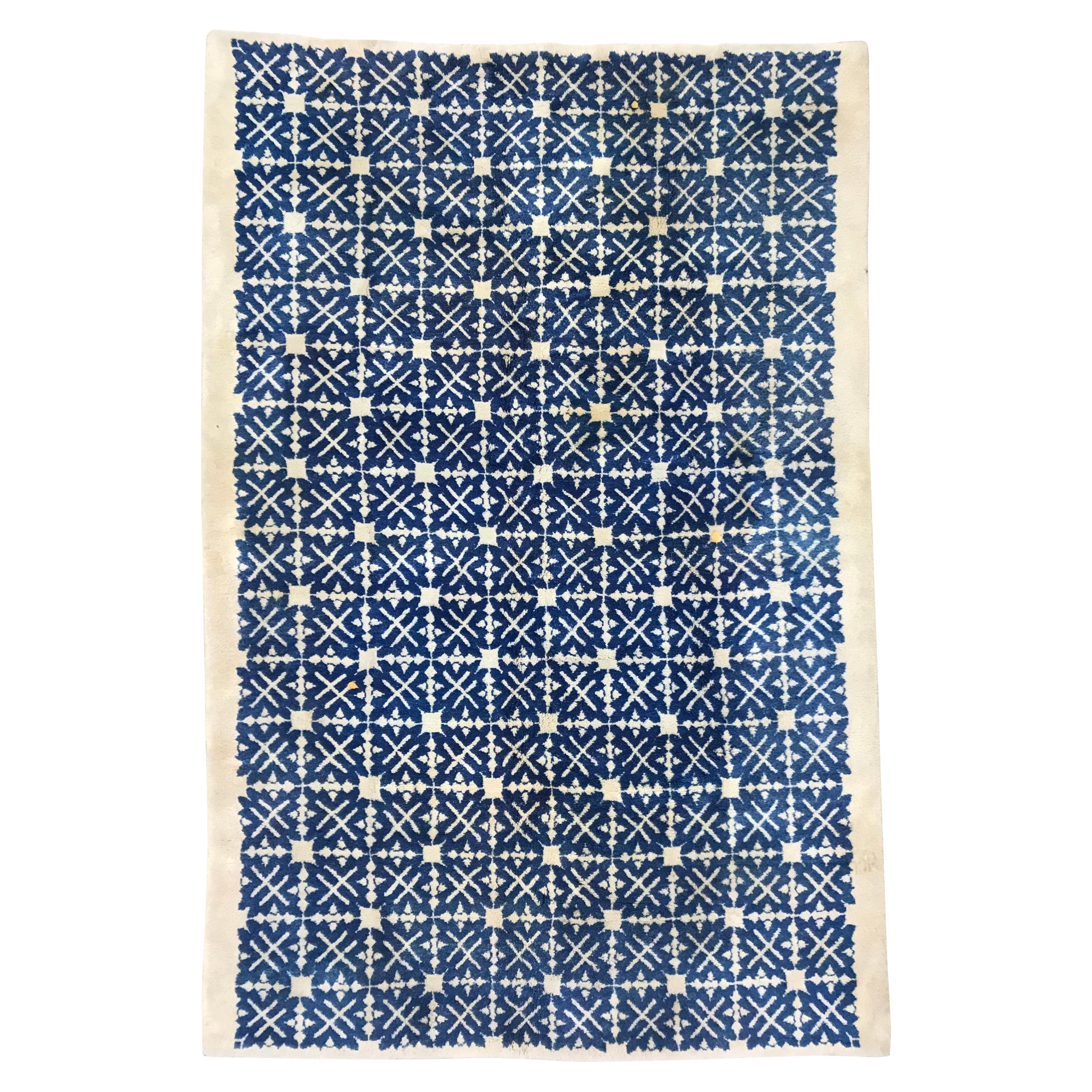 Nice Modern Design Tunisian North African Rug at 1stDibs