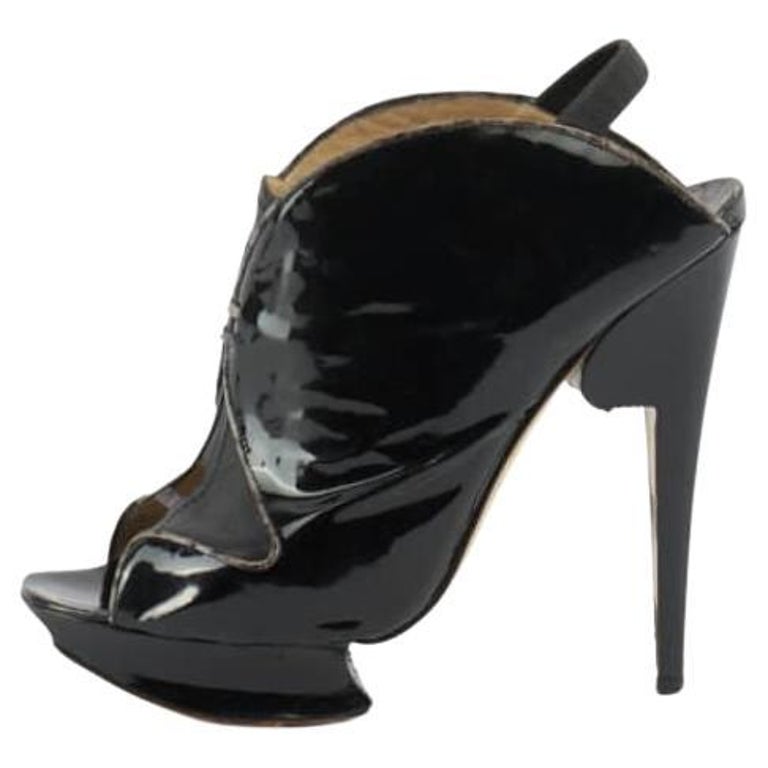 Nicholas Kirkwood Women's Black Patent Leather Peep-Toe Slingback ...