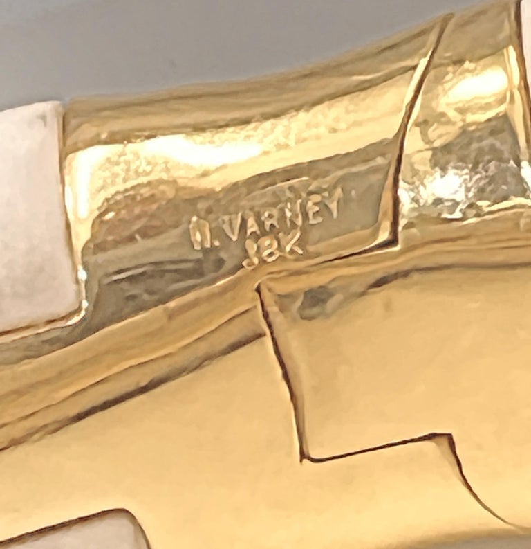 Nicholas Varney Cocholong 18k Gold Bangle Bracelet For Sale at 1stDibs