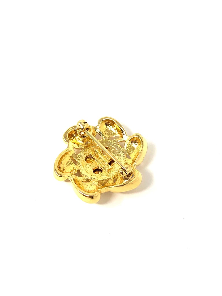 Nina Ricci Round Star Gold Tone Brooch For Sale at 1stDibs