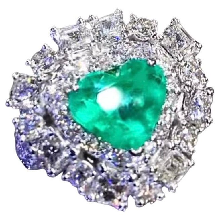 Stunning Ct 7,93 of Colombia Emerald and Diamonds on Ring For Sale at ...