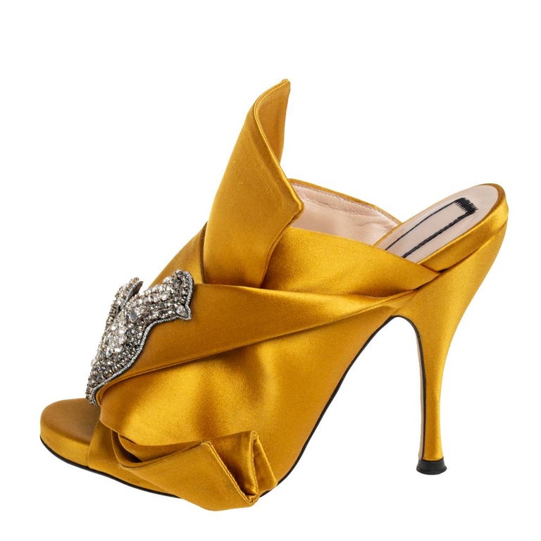 Nº21 Yellow Satin Crystal Embellished Knot Mules Size 36.5 at 1stDibs