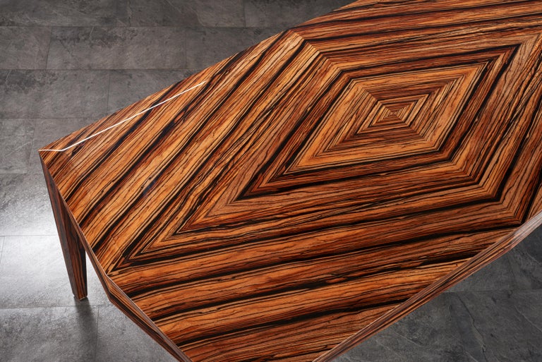 Noble dining table For Sale at 1stDibs