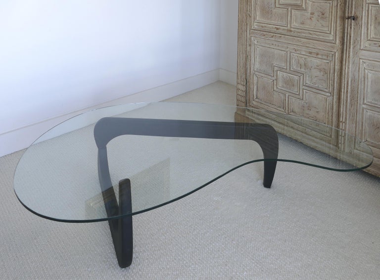 Noguchi Style Coffee Table with Amoeba Shaped Glass Top For Sale at ...