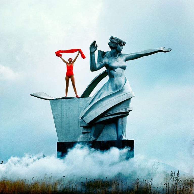 Norman Parkinson - Jerry Hall Vogue Russia, Statue of Thamar For Sale ...