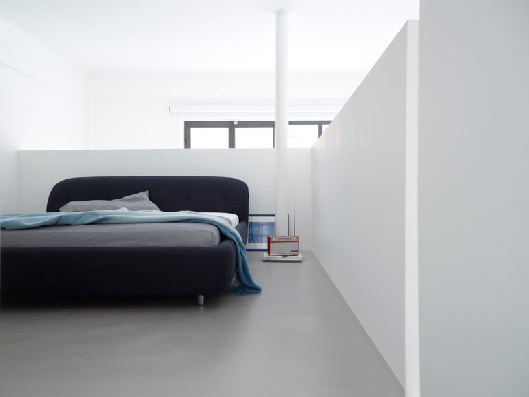 Nube Italia Track Bed in Dark Blue and Silver Fabric by Kemistry of ...