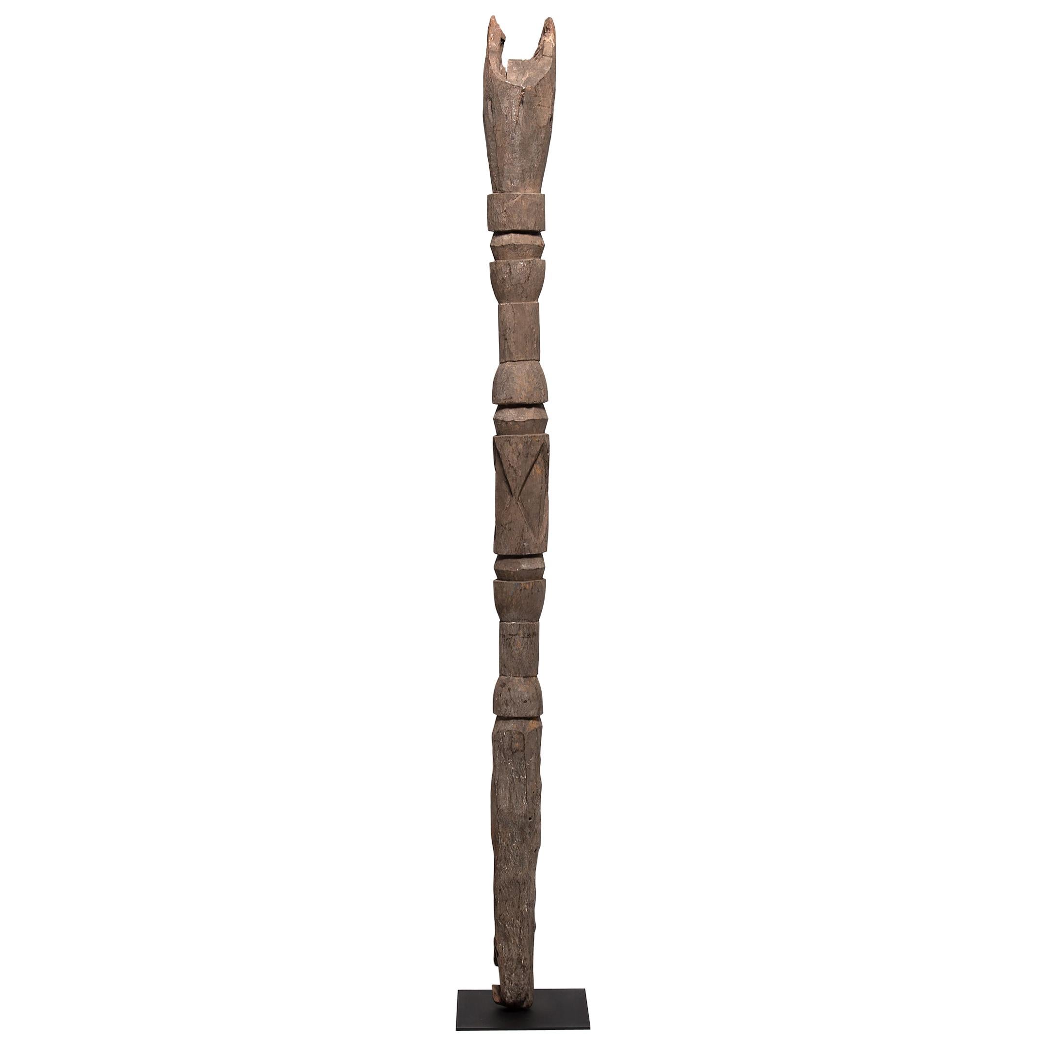 Giryama Vivango African Post For Sale at 1stDibs