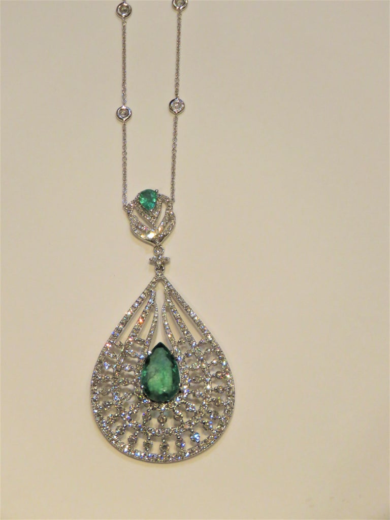 Nwt 18Kt Gold Glittering Fancy Green Emerald Diamond Pendant Necklace For Sale at 1stDibs