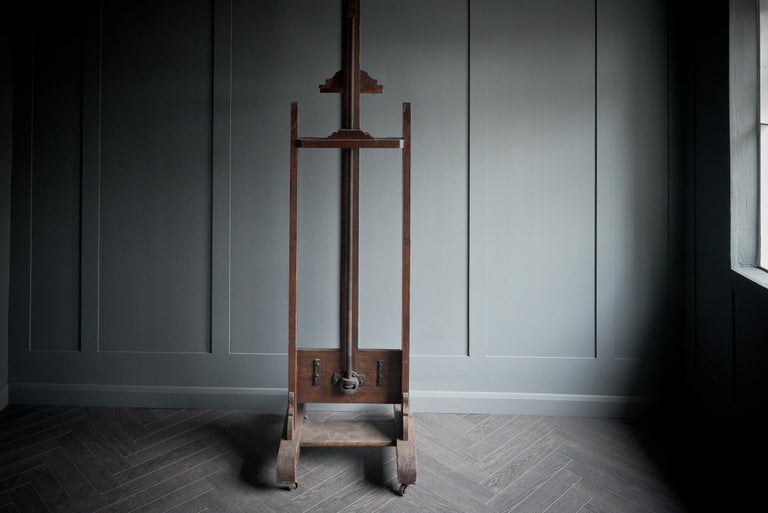 Oak Artist's Easel with Crank Mechanism For Sale at 1stDibs