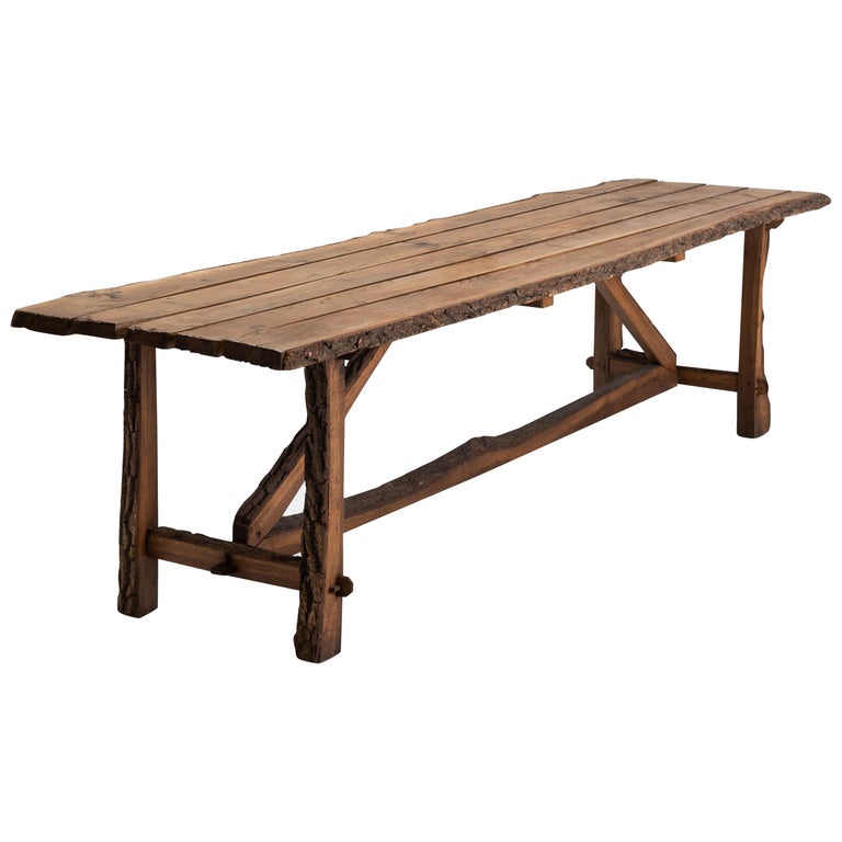 Table de réfectoire en chêne à bords arrondis sur 1stDibs