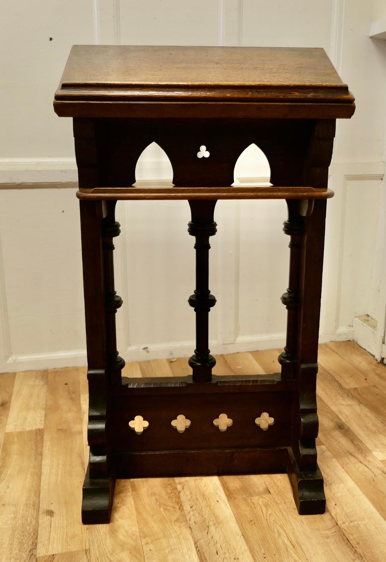 Oak Hotel Restaurant Podium Reception Greeting Station, Greeter For ...