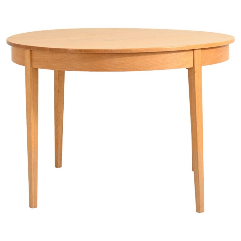 Oak round table For Sale at 1stDibs