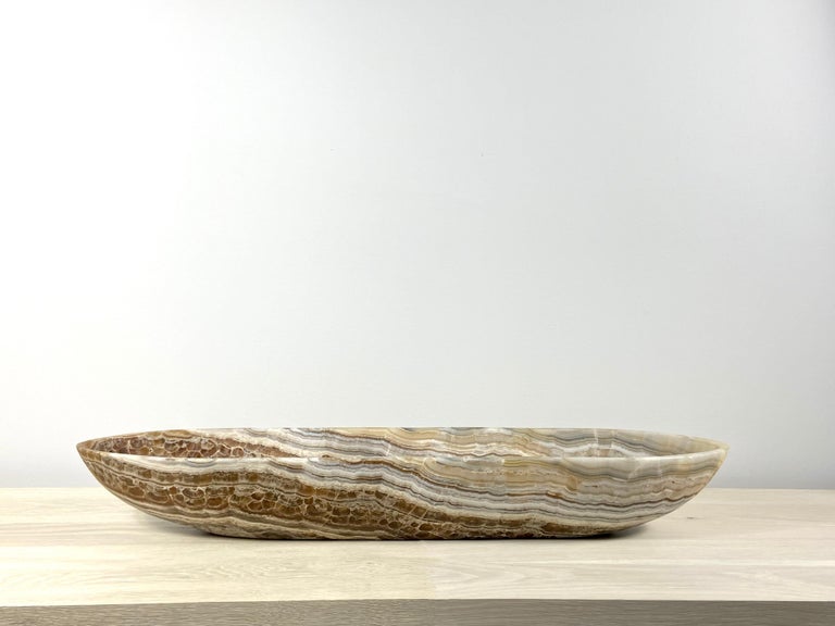 Lange Schale aus Onyx mit Variationsmuster im Angebot bei 1stDibs