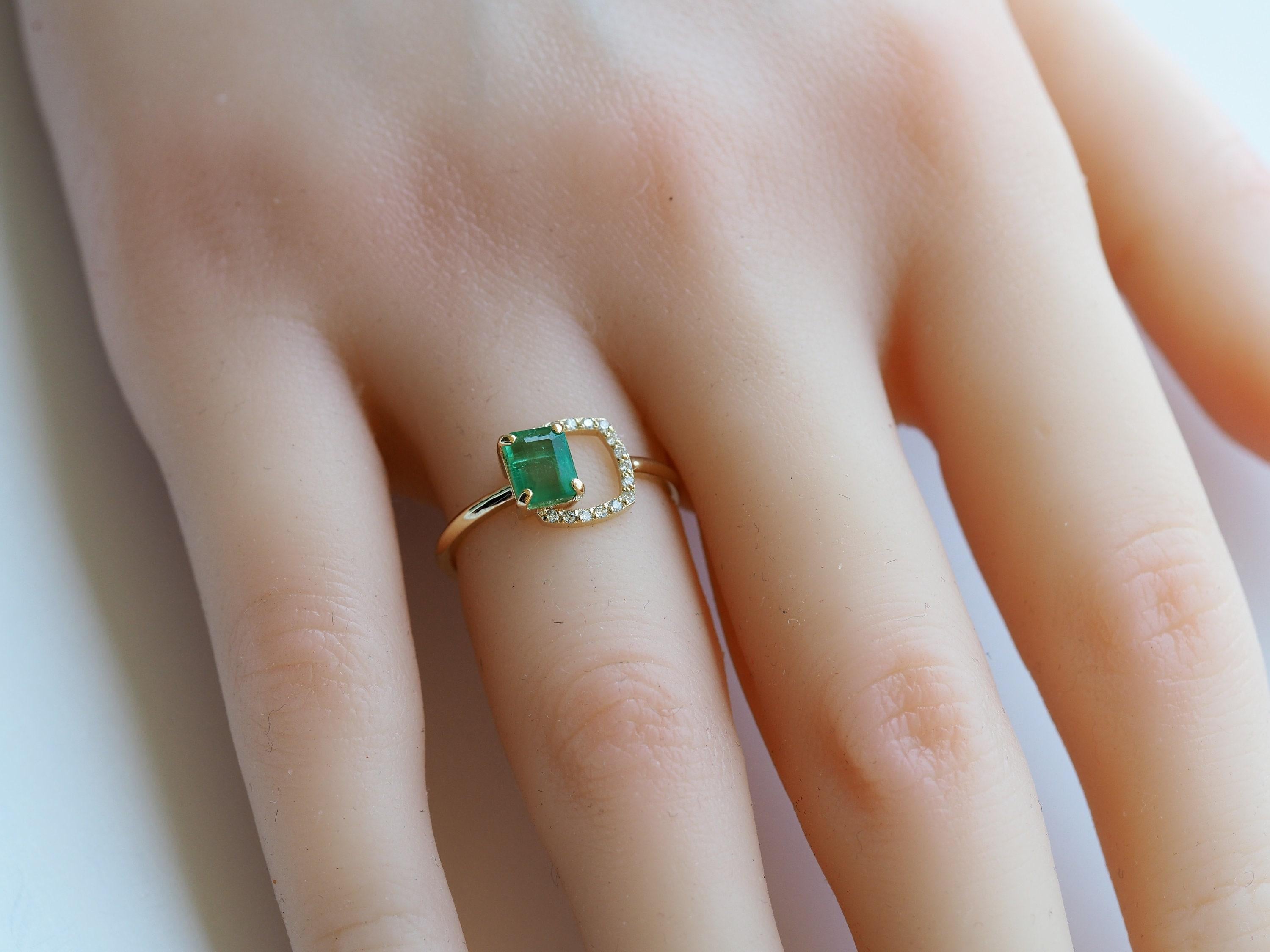 Octagon Emerald 14k gold ring For Sale at 1stDibs