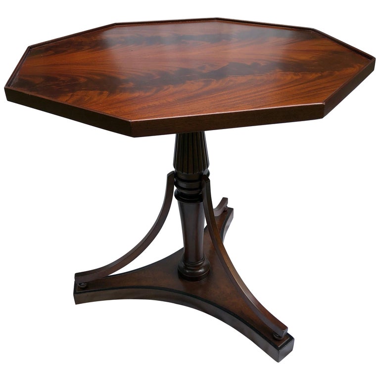 Octagonal Crotch Mahogany Sheraton-Style Table For Sale at 1stDibs