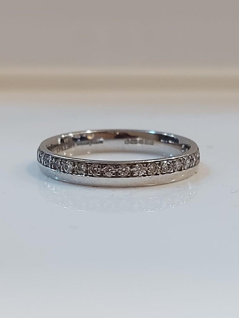 Offset Diamond Band Ring 18ct For Sale at 1stDibs
