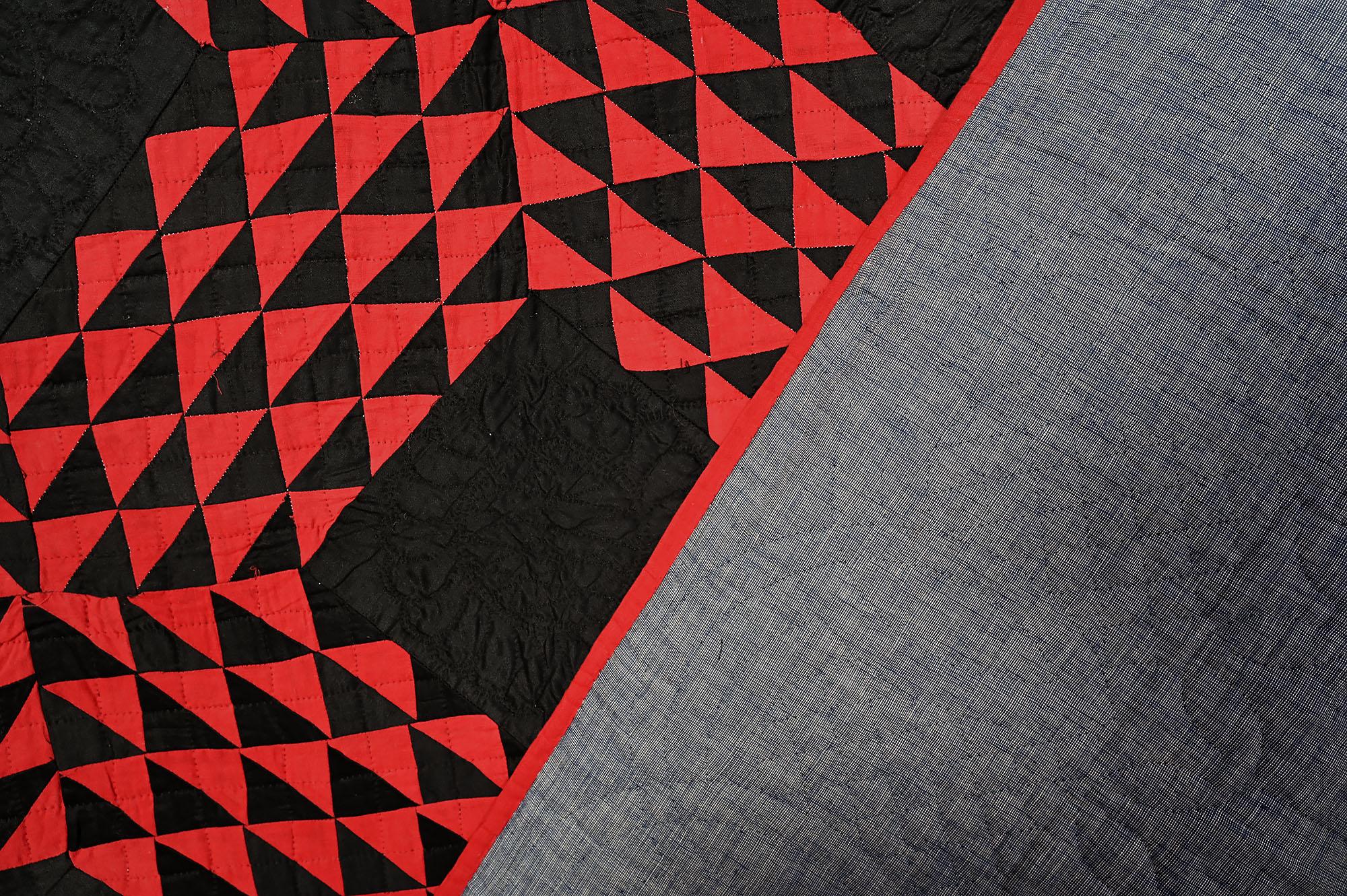 Ohio Amish Ocean Waves Quilt at 1stDibs