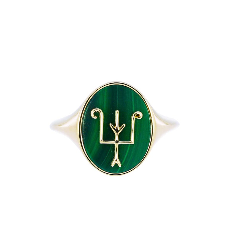 Customizable Namesake Signet Ring in Malachite and 18ct Yellow Gold For ...