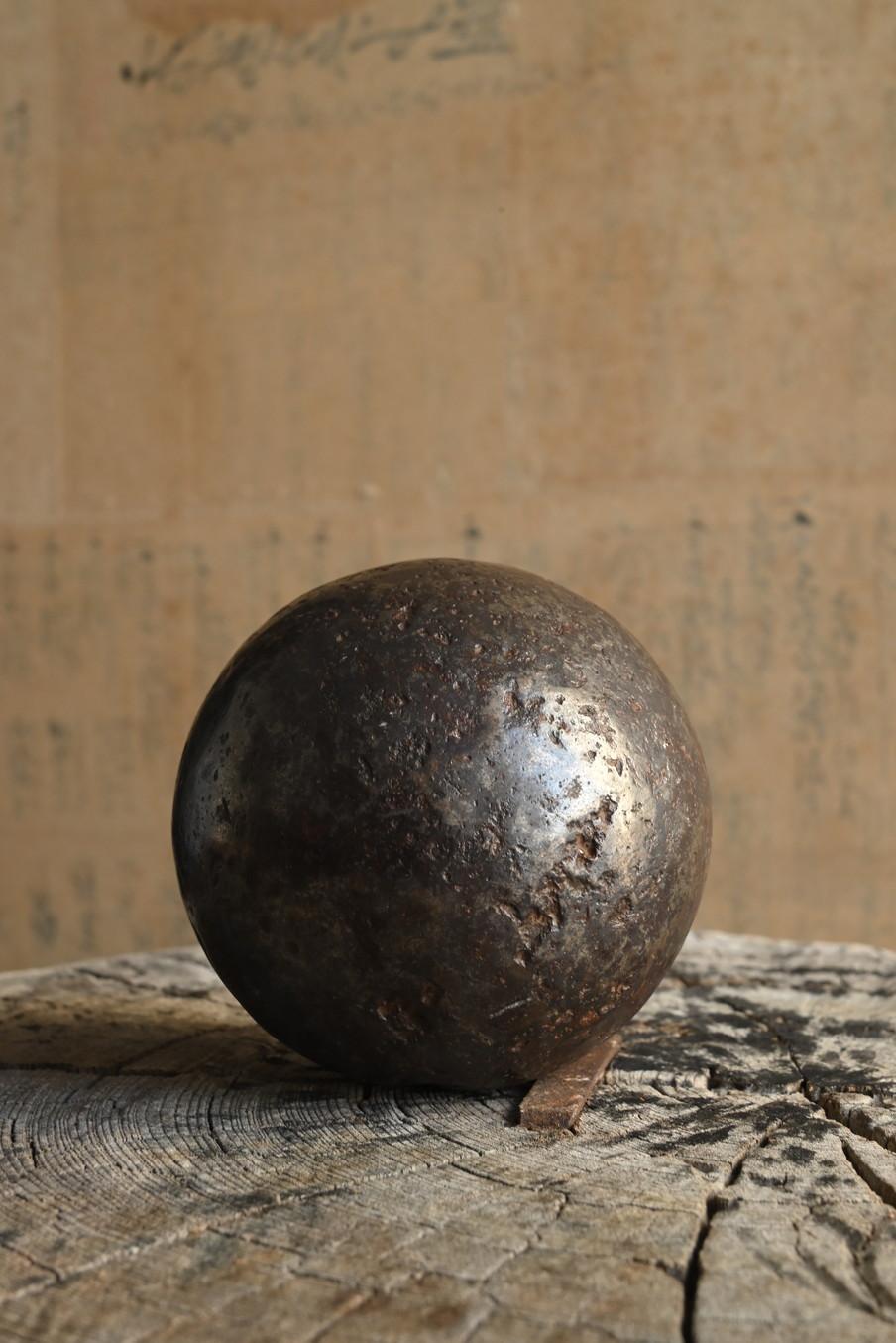 Old Japanese wabi-sabi iron ball / 20th century / small spherical ...
