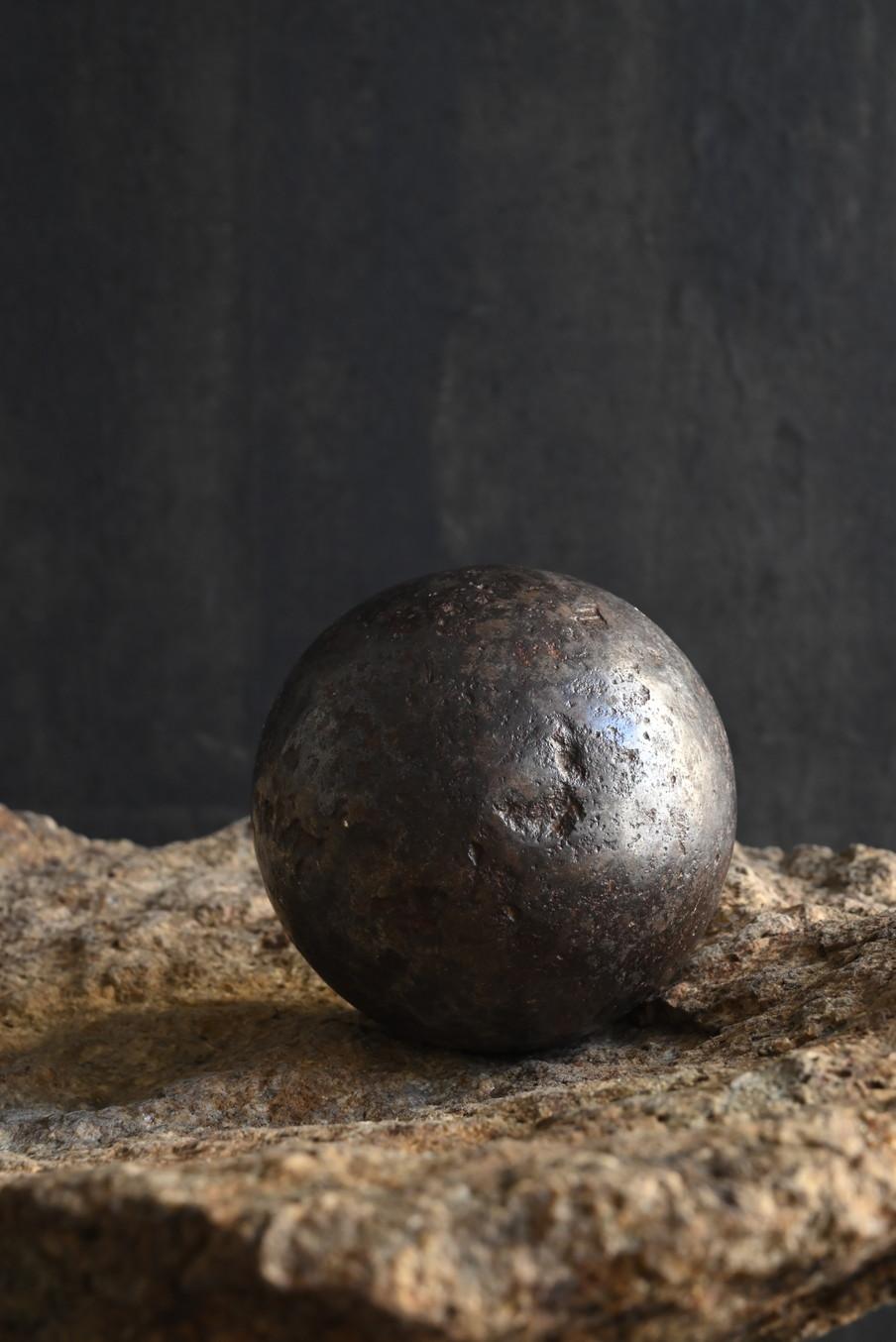 Old Japanese wabi-sabi iron ball / 20th century / small spherical ...