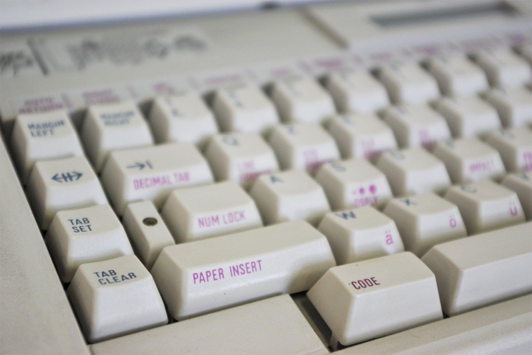 Olivetti PT 506 Electronic Typewriter, 1980s For Sale at 1stDibs