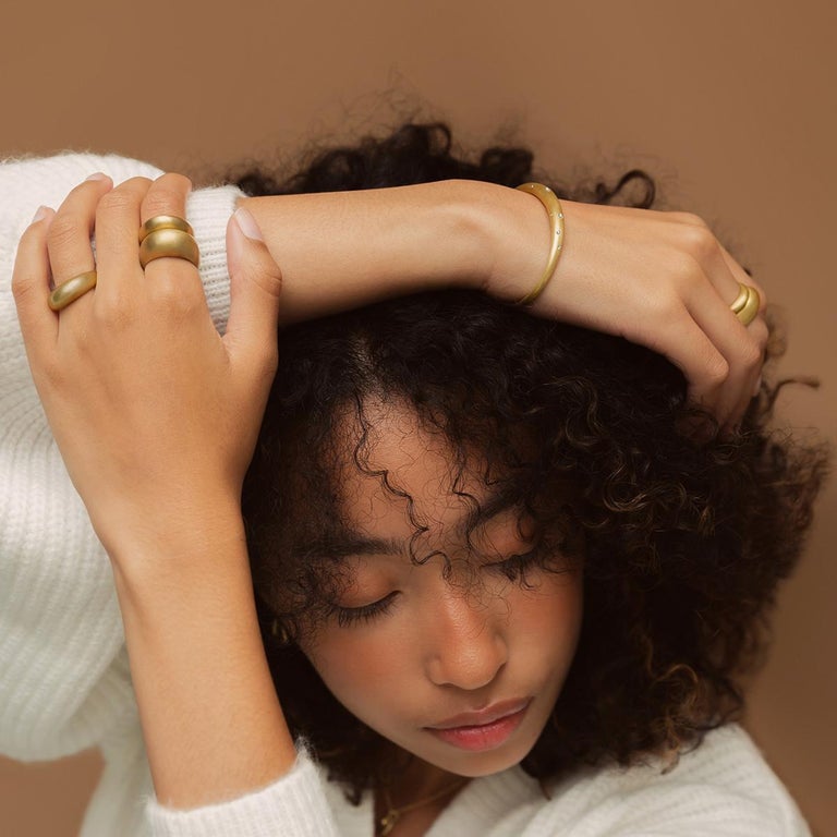 Olivia Shih 14k Liquid Gold Curve Cuff in Small with Diamonds For Sale at 1stDibs