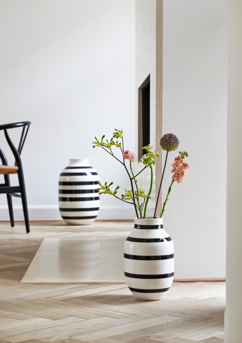 Omaggio Vase Black For Sale at 1stDibs