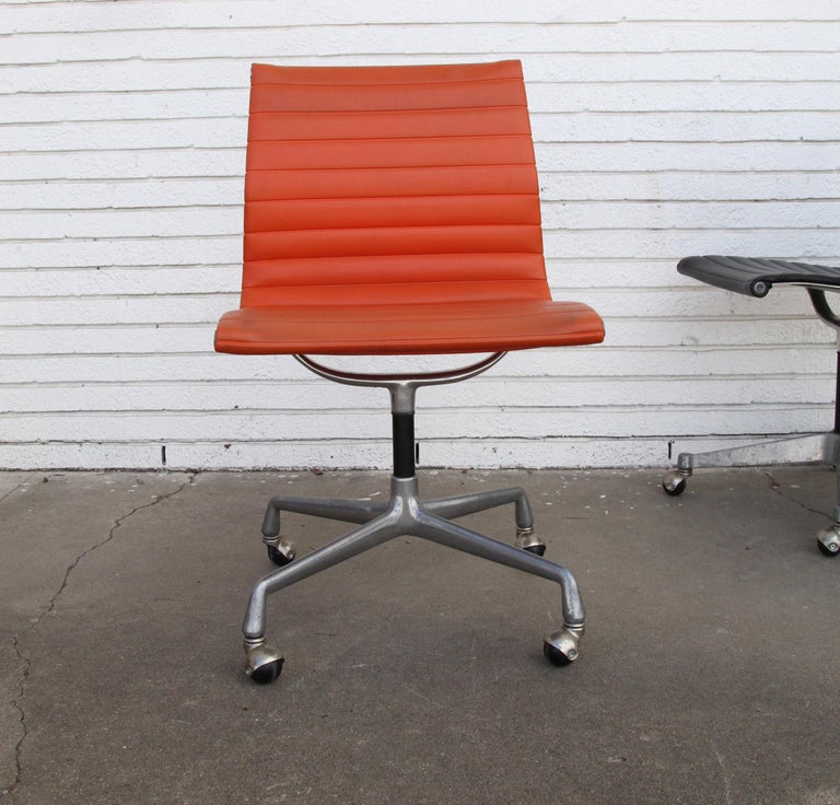 One Charles Eames Herman Miller Aluminum Group Chair For Sale at 1stDibs