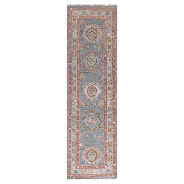 Tapis tribal traditionnel noué à la main unique en son genre d'Oushak ...