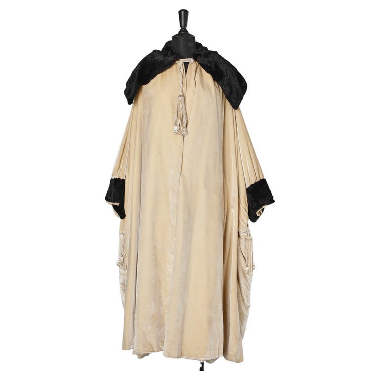Opera coat in ivory silk velvet with black furs Circa 1920's Stern ...
