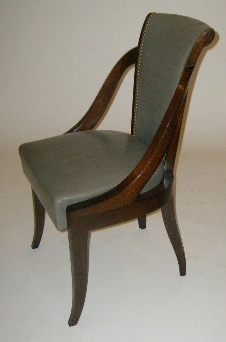 Chaise de salle à manger Art déco organique en noyer massif et tapissée ...