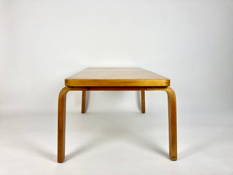Table basse rectangulaire des années 1930 d'Alvar Aalto pour Finmar / P ...