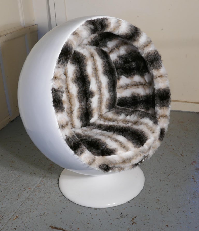 Original 1960's Retro Egg Pod Chair for a Child For Sale at 1stDibs