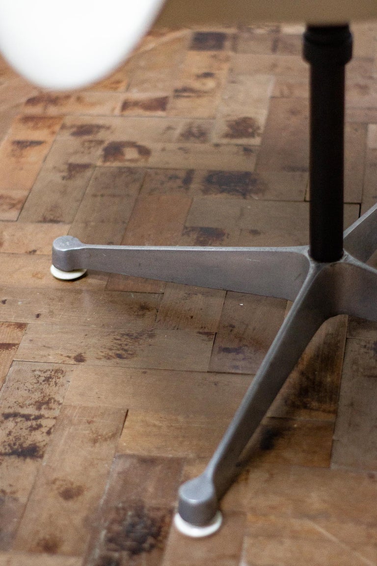 Original Charles and Ray Eames Fibreglass Shell Chair, White at 1stDibs