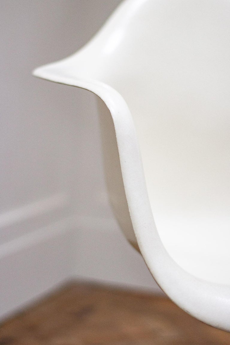 Original Charles and Ray Eames Fibreglass Shell Chair, White at 1stDibs