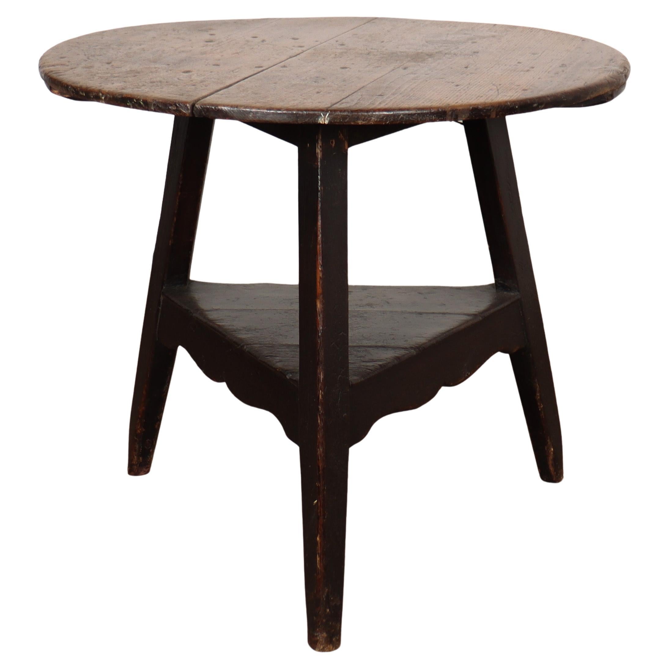 Welsh Painted Cricket Table For Sale at 1stDibs