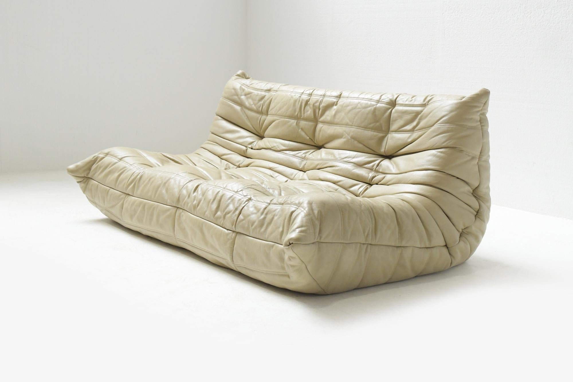 Original Vintage Togo cream leather by Michel Ducaroy for Ligne Roset ...